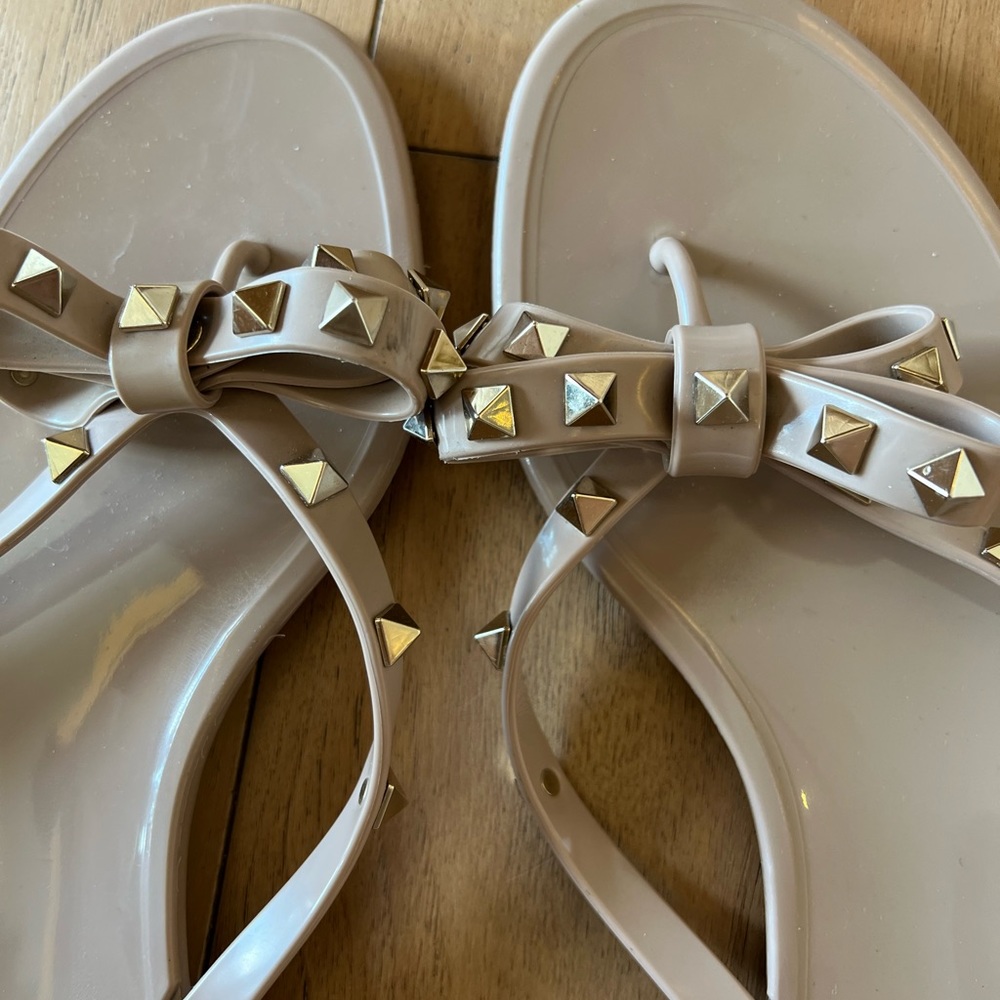 Valentino Garavani Rockstud Rubber Jelly Flip Flops I… - Gem